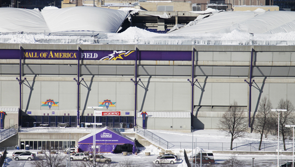 Metrodome roof collapses under weight of 17-inch snowfall | The Tribune