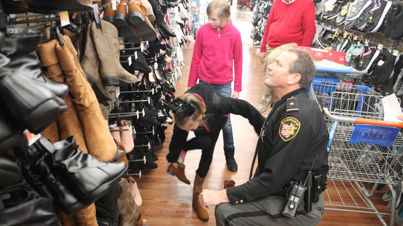 Officers help make season brighter | The Tribune