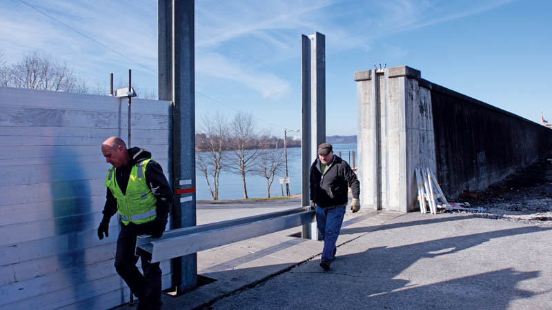 City puts up floodgates | The Tribune