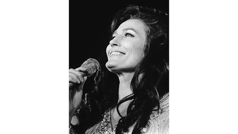 Country music queen Loretta Lynn has died at age 90 - The Tribune | The ...